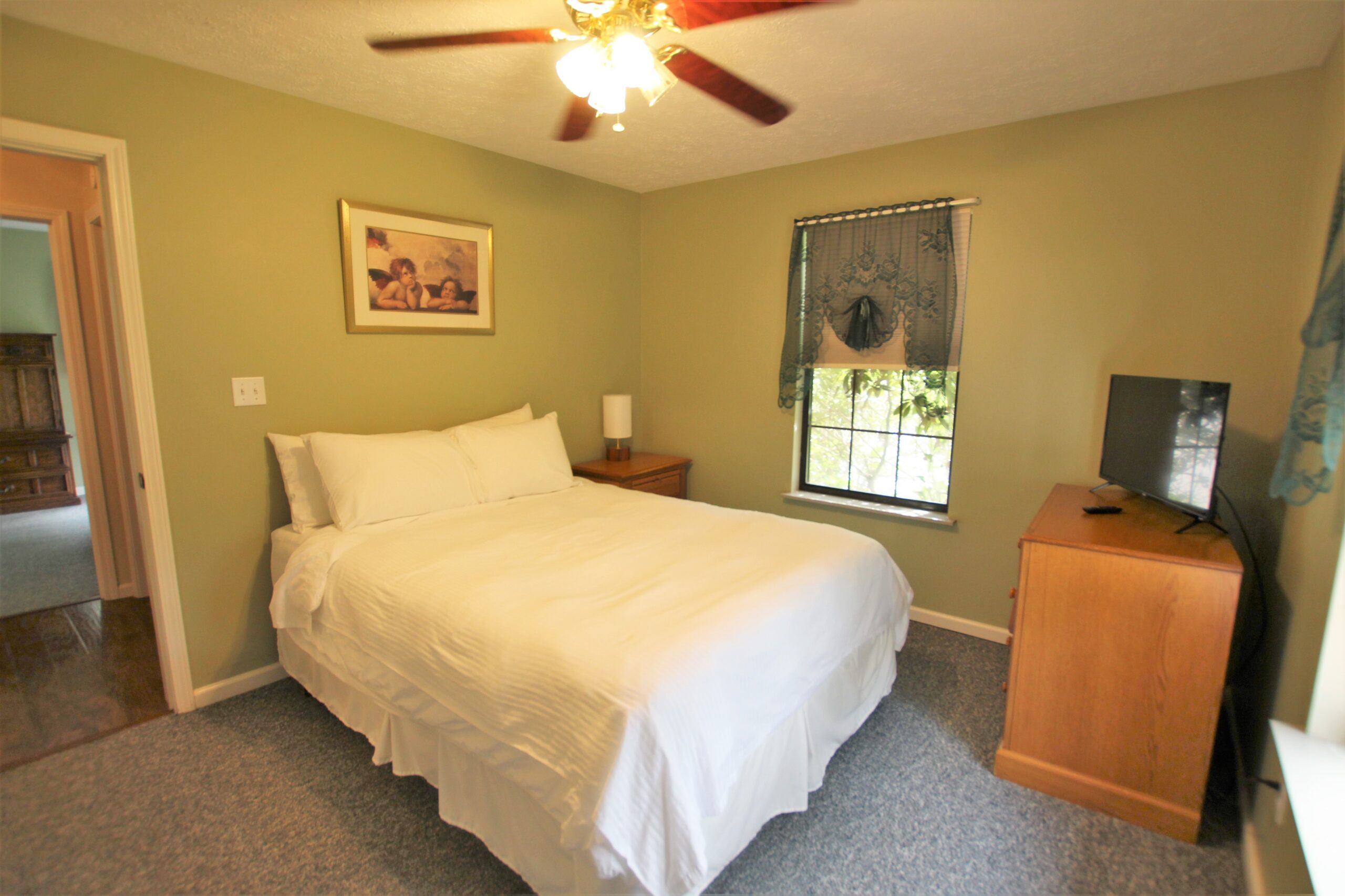 The Cozy Cottage - Cabin Rental with Fishing Deck | Golden Pond Resort